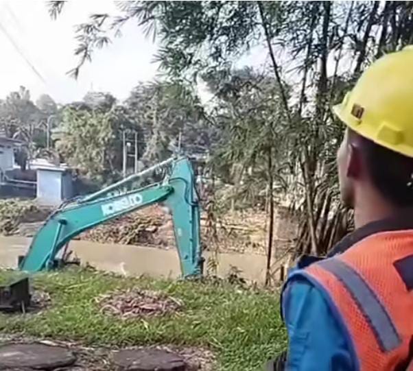 Alat Berat Proyek Senggol Jaringan Listrik Akibatkan PLN Muara Enim ...